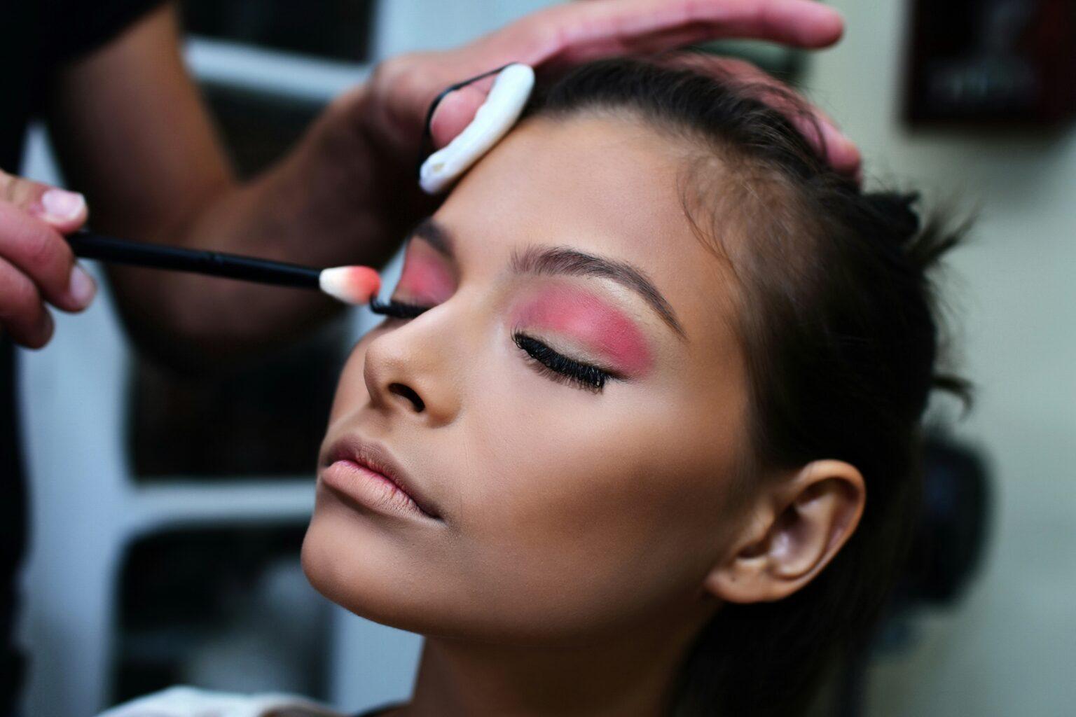 209 Best Makeup Artist Bio for Instagram (Creative, Short ...